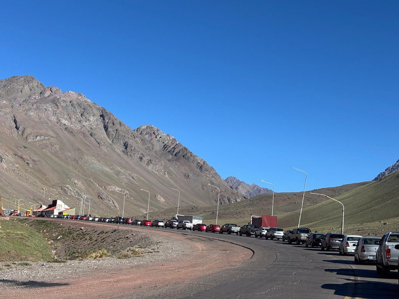 Paso a Chile: por gran afluencia de vehículos, se habilita el parador ...