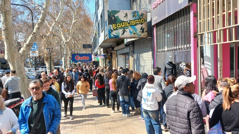 Revolución en Mendoza: abrió el mega bazar chino que sucede a la histórica tienda Balbi