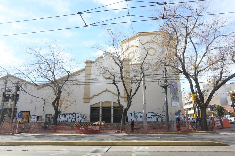 Bodega Arizu: en marcha la renovación de veredas y fachadas