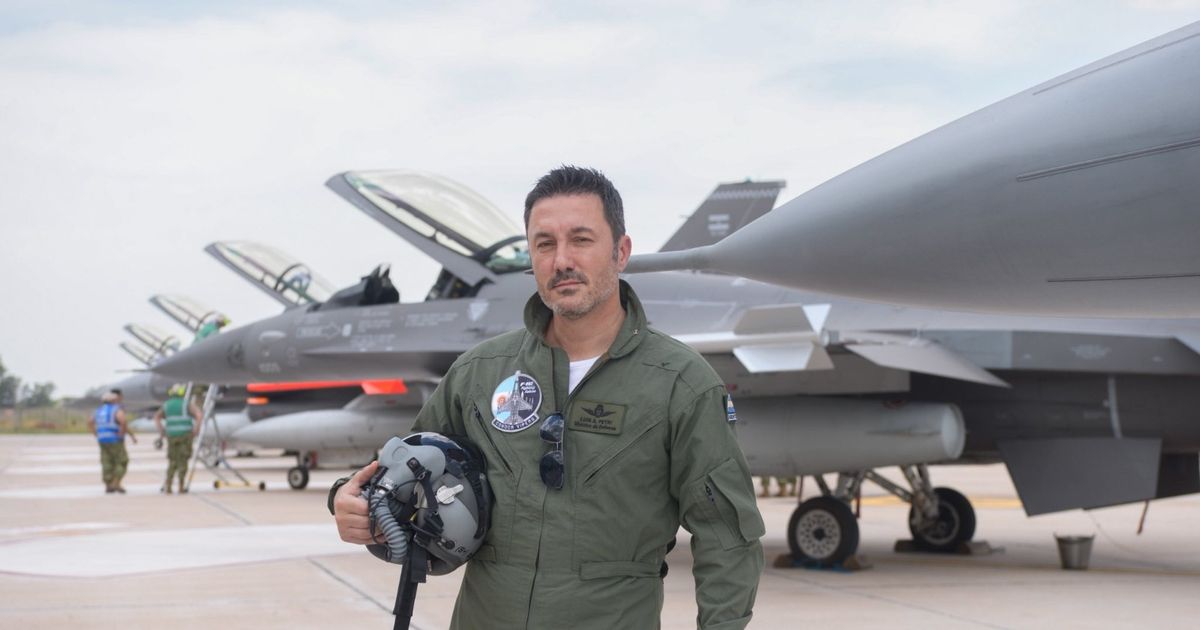 Luis Petri recibió a los primeros F-16 y este sábado se presentarán de ...