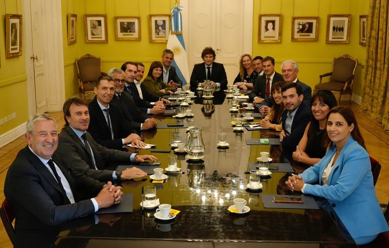 Qué diputados mendocinos se reunieron con Milei y qué le pidieron
