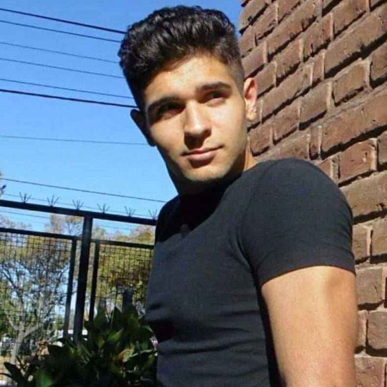 Alejo Arias regresó a Mendoza y protagonizó un emotivo momento junto a su familia