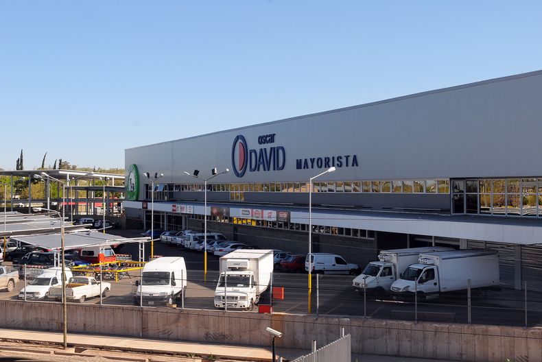 Oscar David Mayorista festeja su 50º aniversario