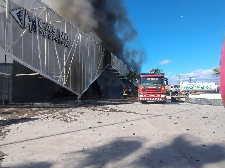 El incendio en el casino de San Martín provocó pérdidas totales y fue ...