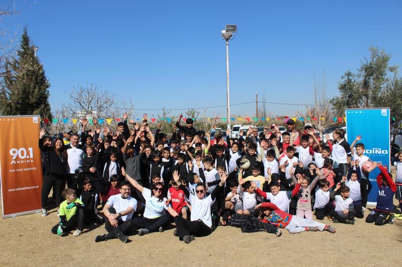 Medios Andinos y la escuela de fútbol El Talán festejaron el Día de las ...