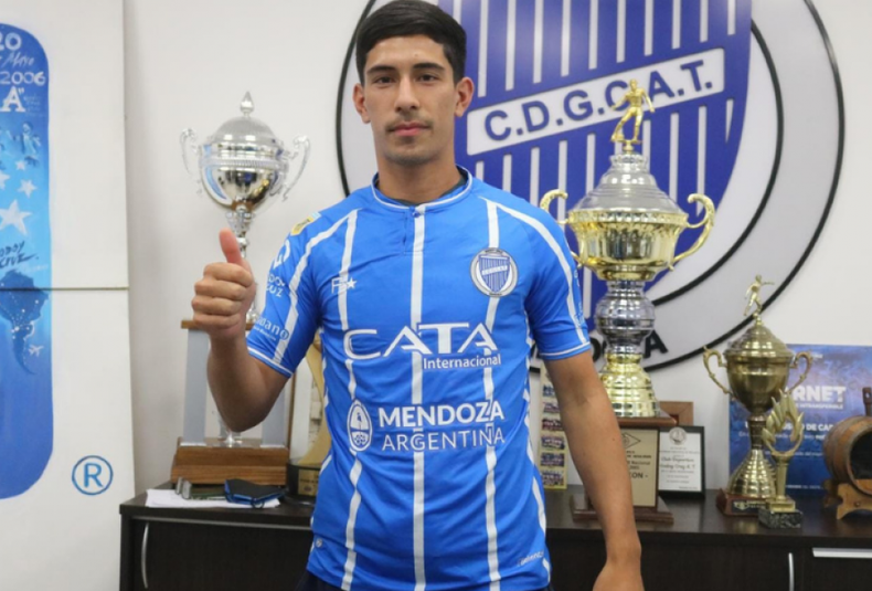 El delantero uruguayo Salomón Rodríguez es la nueva cara de Godoy Cruz