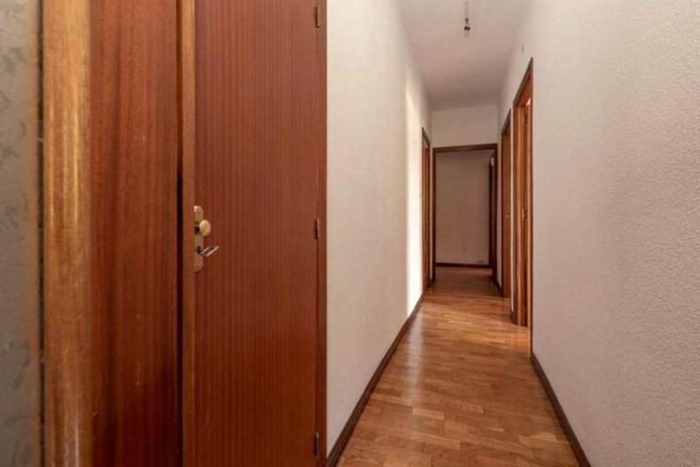 Ni mucha decoración ni repisas: cómo embellecer el pasillo de casa para ...