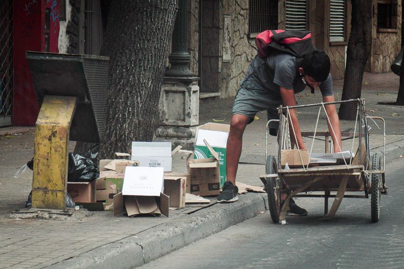 Creció la cantidad de personas que están en la calle pidiendo comida