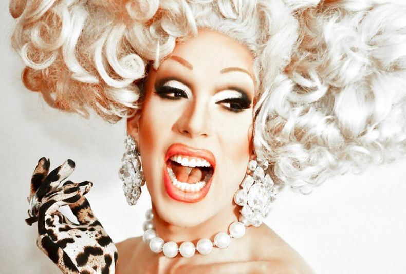 Arte drag y talento inclusivo en un espectáculo de gala