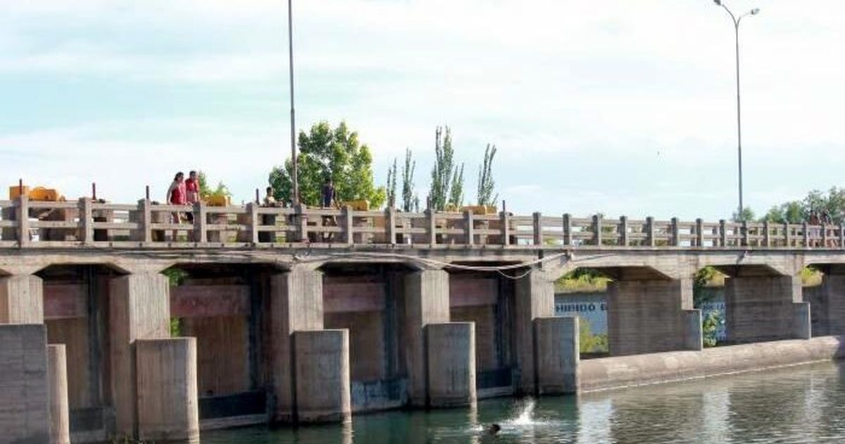 Multa millonaria para aquellos que se bañen en cauces de agua que están ...