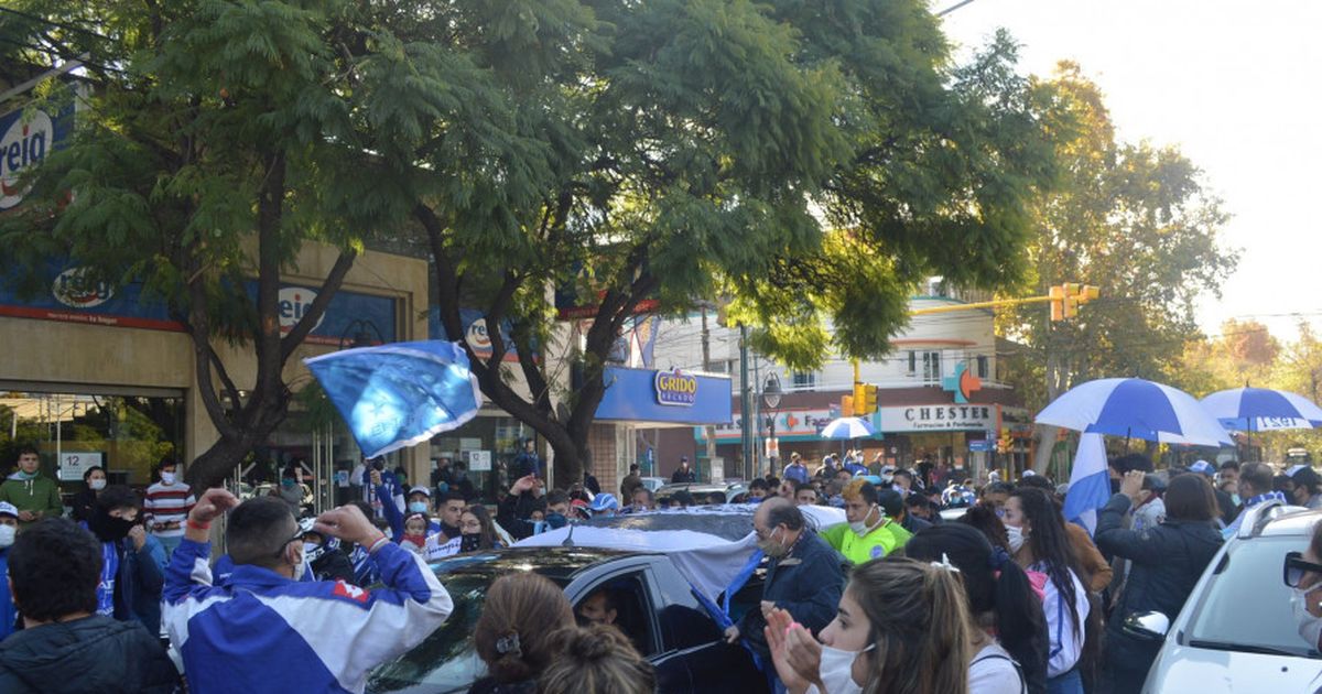 Despedida sin protocolo: el último adiós al Loco Julio fue de locos