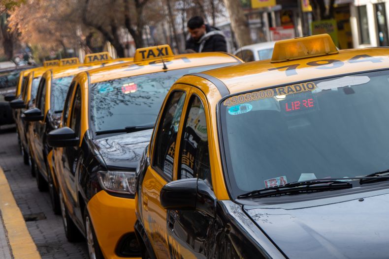 Taxi y remis: analizarán en audiencia pública aumentos en las tarifas