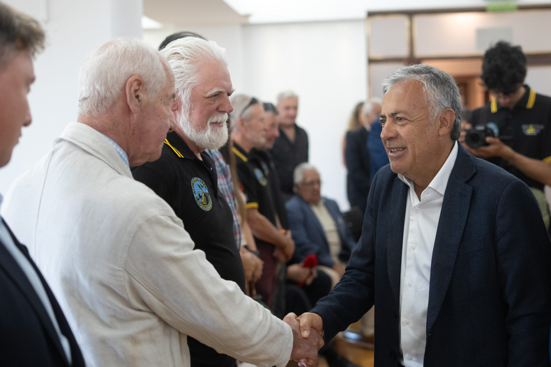 Alfredo Cornejo destacó el valor humanitario de la Cumbre por la Paz ...