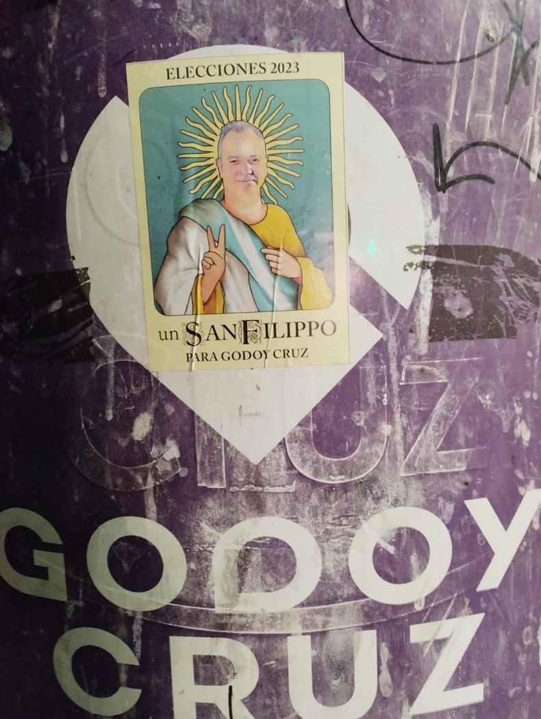 El candidato santo de Godoy Cruz y sus estampillas que buscan el voto ...