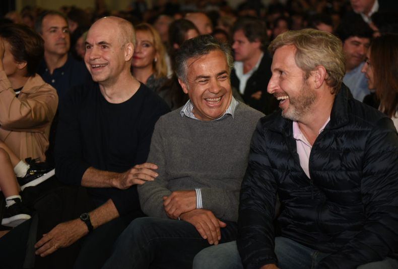 Cornejo acompañó a Lousteau en la presentación de su libro Debajo del agua