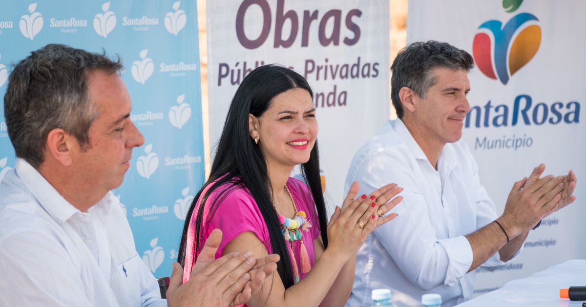 Destéfanis firmó el inicio de obras por nuevas viviendas