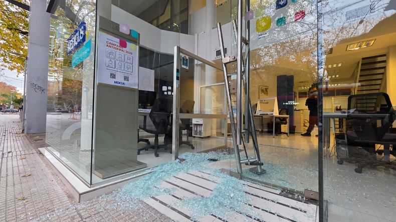 Robo y daños en una conocida obra social del centro