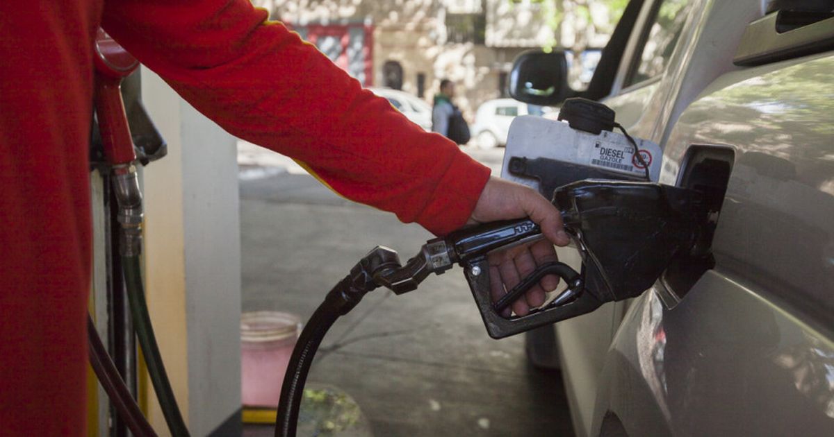 Axion y Shell suben los precios de las naftas y gasoil: ¿qué pasa con YPF?