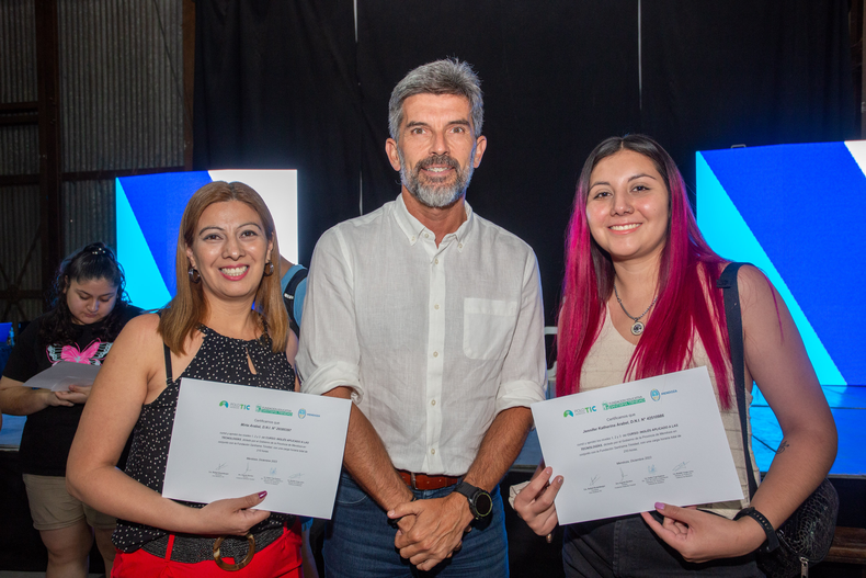La entrega de certificados del curso de inglés TIC se desarrolló en la ...