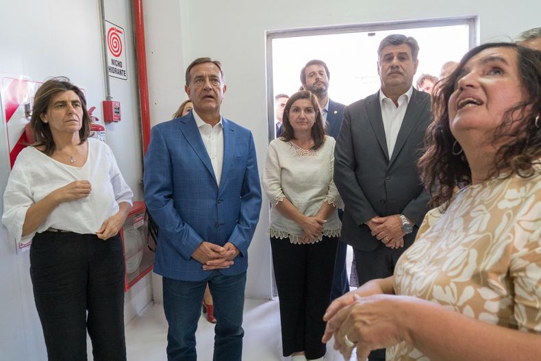 Santa Rosa: Suarez visitó el laboratorio de cannabis y pidió a Nación ...