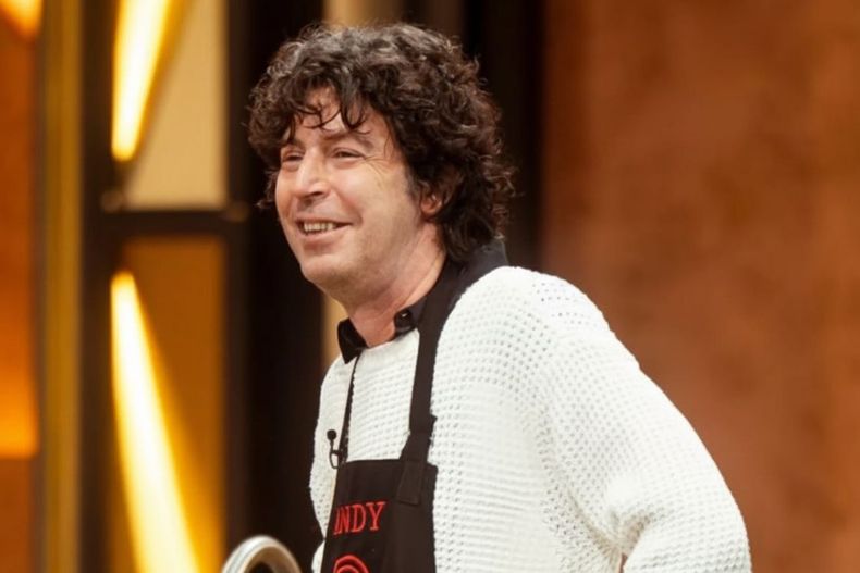 A este famoso de MasterChef Celebrity le llenaron la cara de dedos en ...
