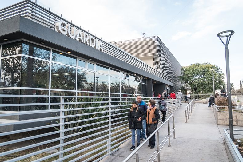 Atención: hoy solo atienden guardias en hospitales y centros de salud de Mendoza