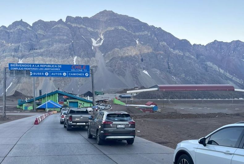 Se agilizó la atención en el Paso a Chile, pero siguen las demoras y ...