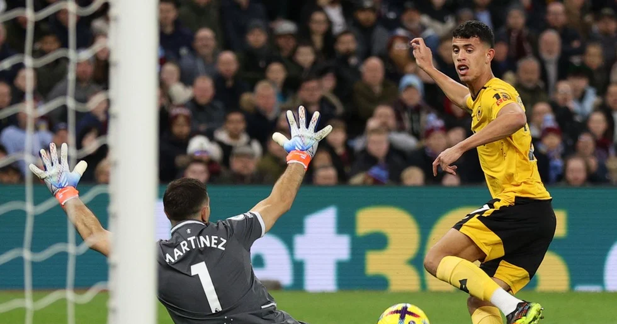 El Dibu Martínez y una atajada a la campeón mundial en el empate del Aston Villa