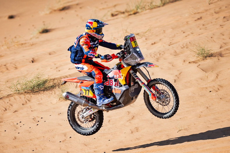 Hubo penalización en motos y Luciano Benavides triunfó en la quinta del ...