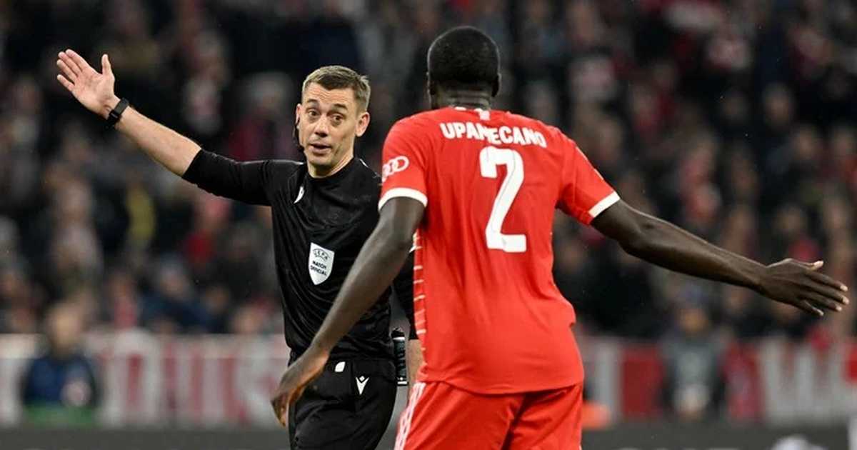 Upamecano fue liquidado por los memes por sus errores contra el City