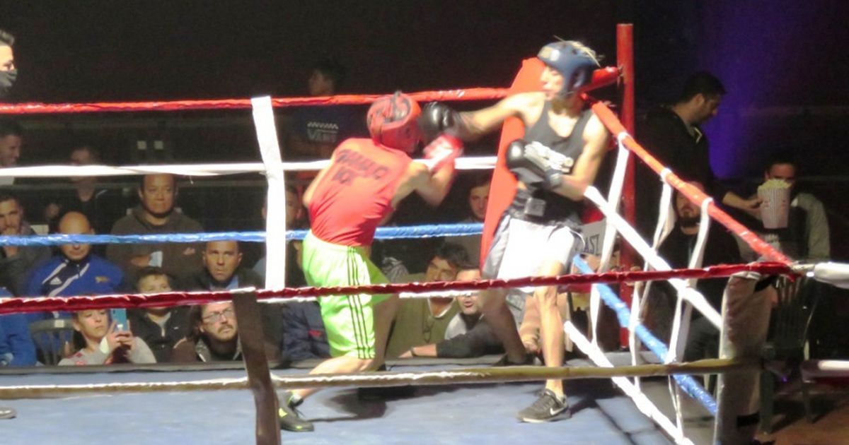 Noche de boxeo aficionado en el Polideportivo N° 2