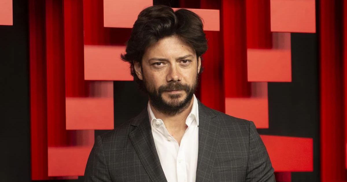 Con Álvaro Morte, Netflix estrena Dos tumbas: una miniserie sobre la ...