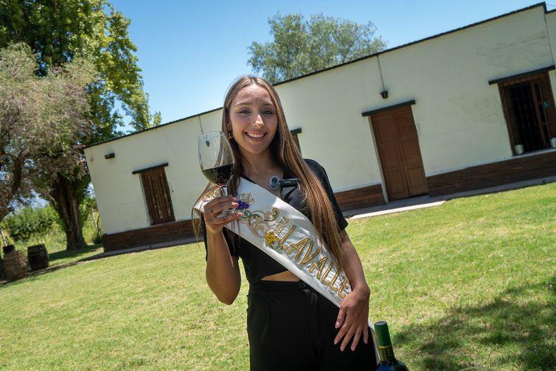 Victoria Herrera, la reina de la Vendimia que es geógrafa y buscar ...