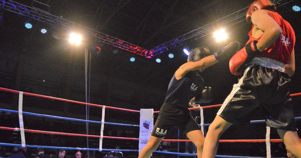 Boxeo de exhibición en el polideportivo de Malargüe
