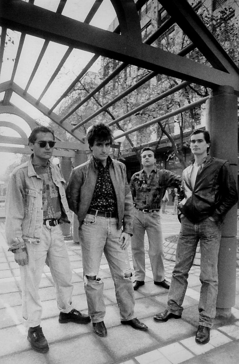 Mirá y escuchá a Alcohol Etílico en un show de 1987