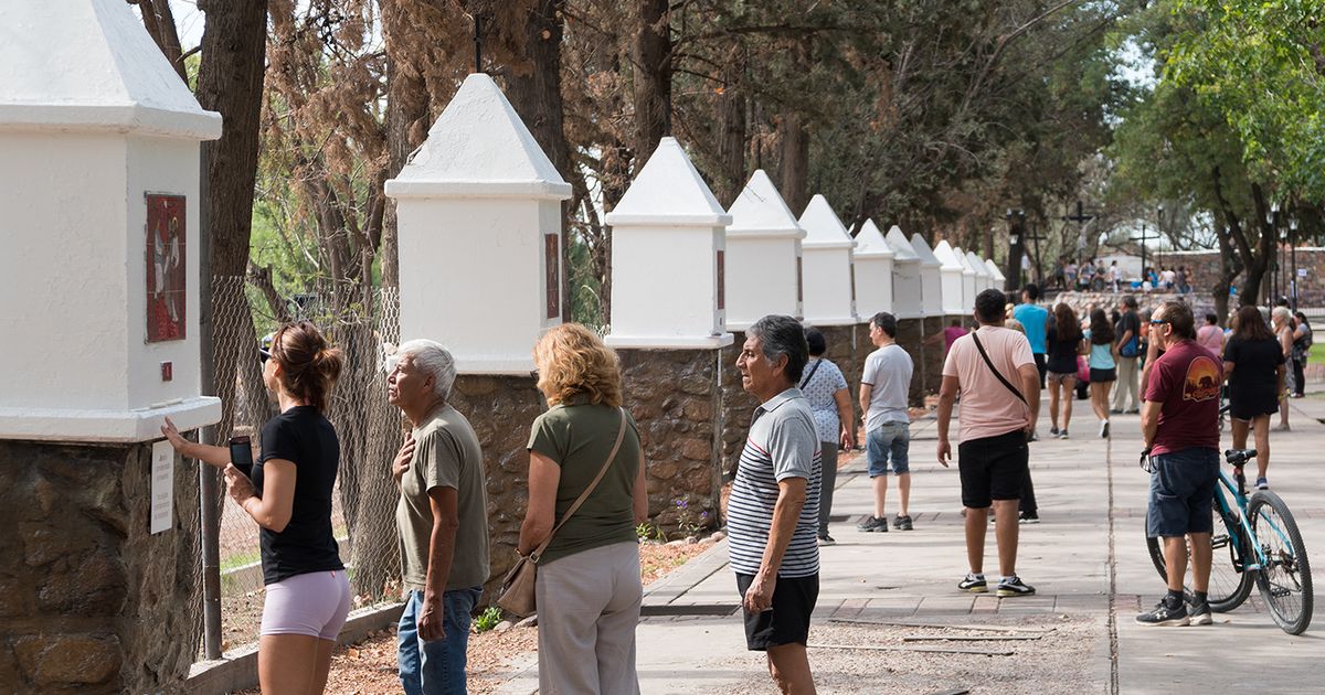 Semana Santa: desde muy temprano cientos de mendocinos demuestran su fe ...