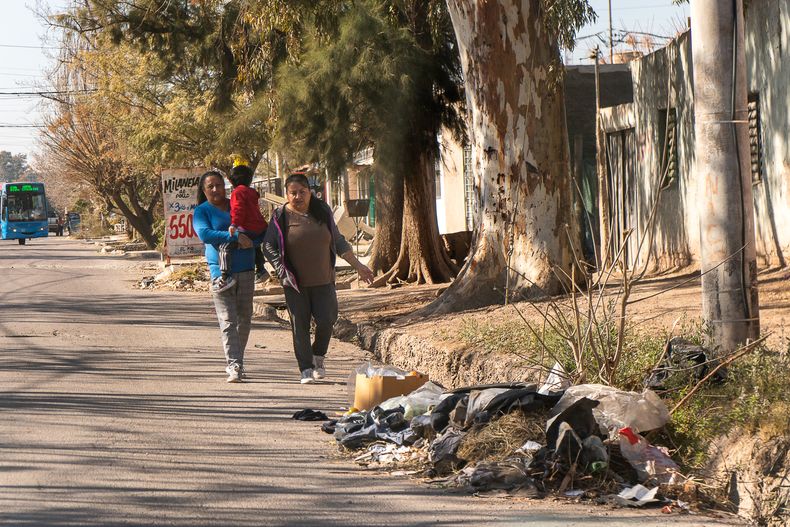 Entre basura y calles rotas: la otra cara de Las Heras que causa ...