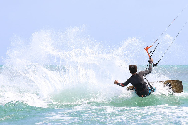 Desafiando las olas con el Wakeboard: un deporte acuático con ...