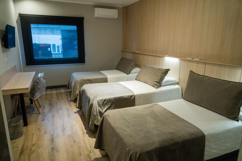 Abre el hotel de la Terminal Mendoza: el primero del país en funcionar ...